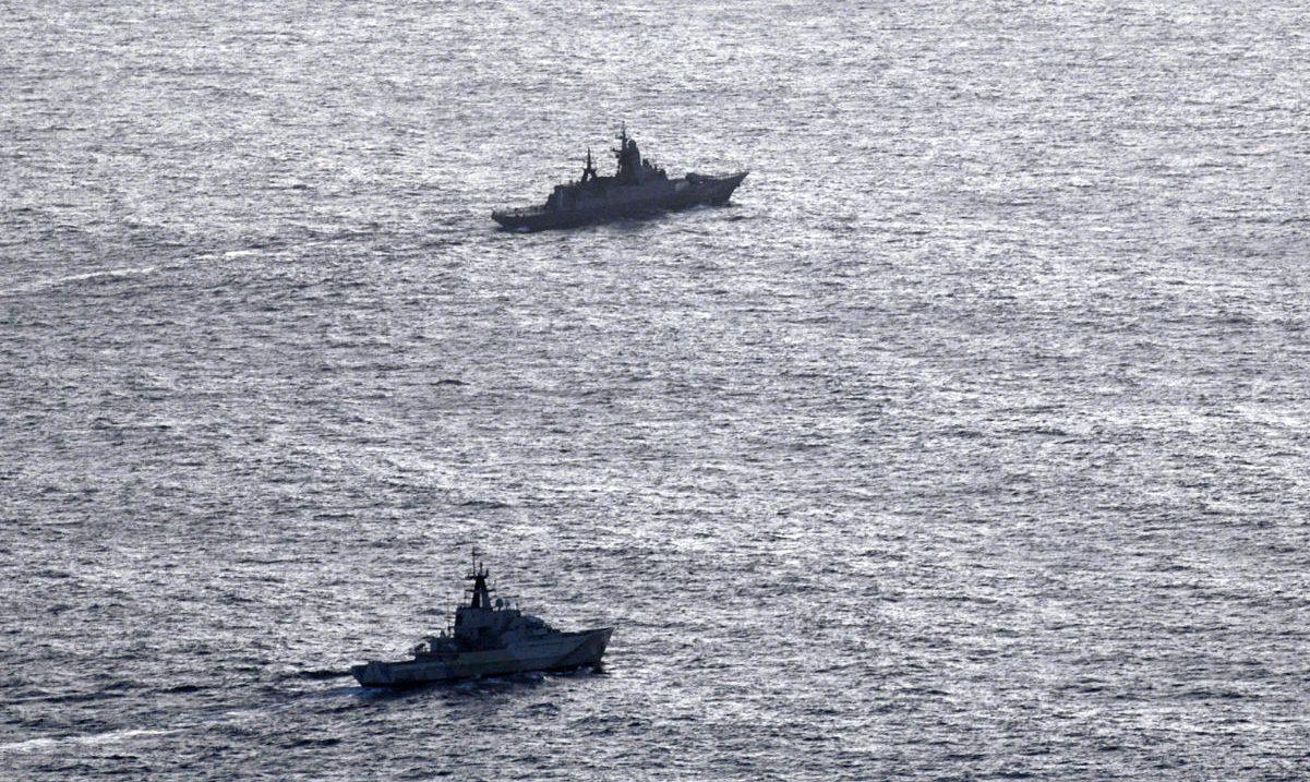 Το Πολεμικό Ναυτικό της Βρετανίας αναχαίτισε δύο ρωσικά πλοία που ...